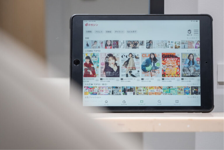 カラーやパーマなどの待機時間は、専用タブレットで電子書籍をお愉しみいただけます。雑誌や書籍など、豊富なラインナップの中から、お好きなものをご ...